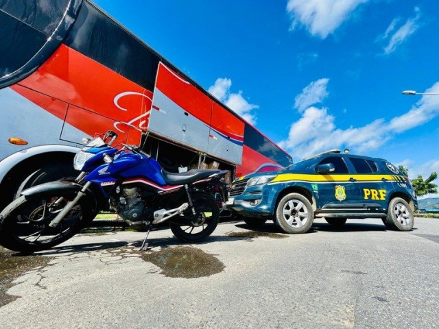 Motocicleta adulterada é apreendida pela PRF em bagageiro de ônibus na ...